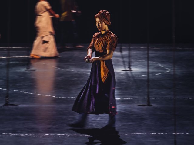 Sidi Larbi Cherkaoui over zijn regie van Satyagraha - Opera Ballet ...